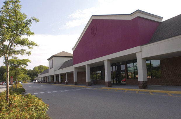 Mega-sized liquor store set to open in former Linens N Things location ...