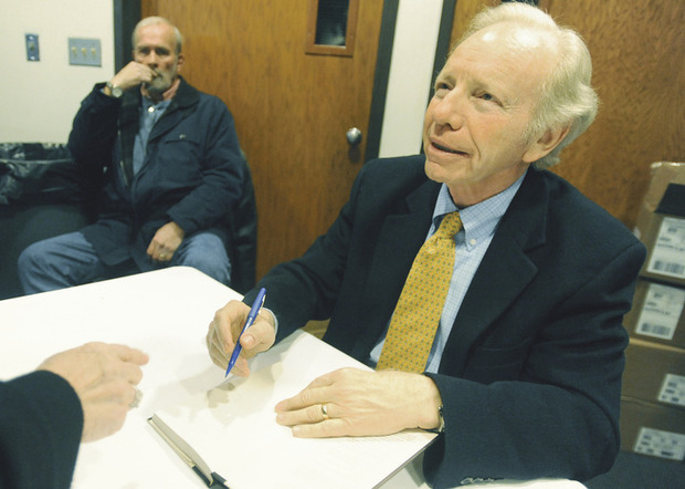 Lieberman visits childhood synagogue for book signing