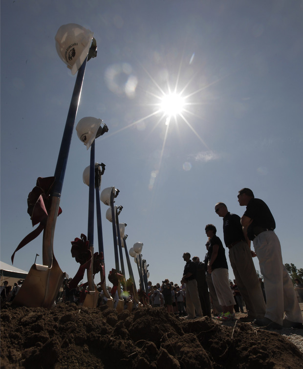 Joplin remembers deadly tornado, 1 year later
