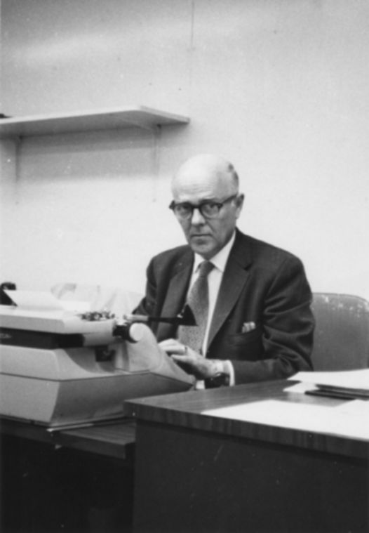 Yesterday's stars -- Lauder was a star of a different sort