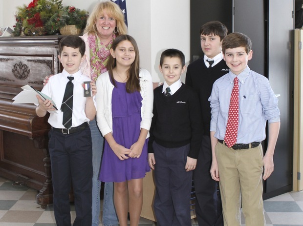 Local students win DAR awards