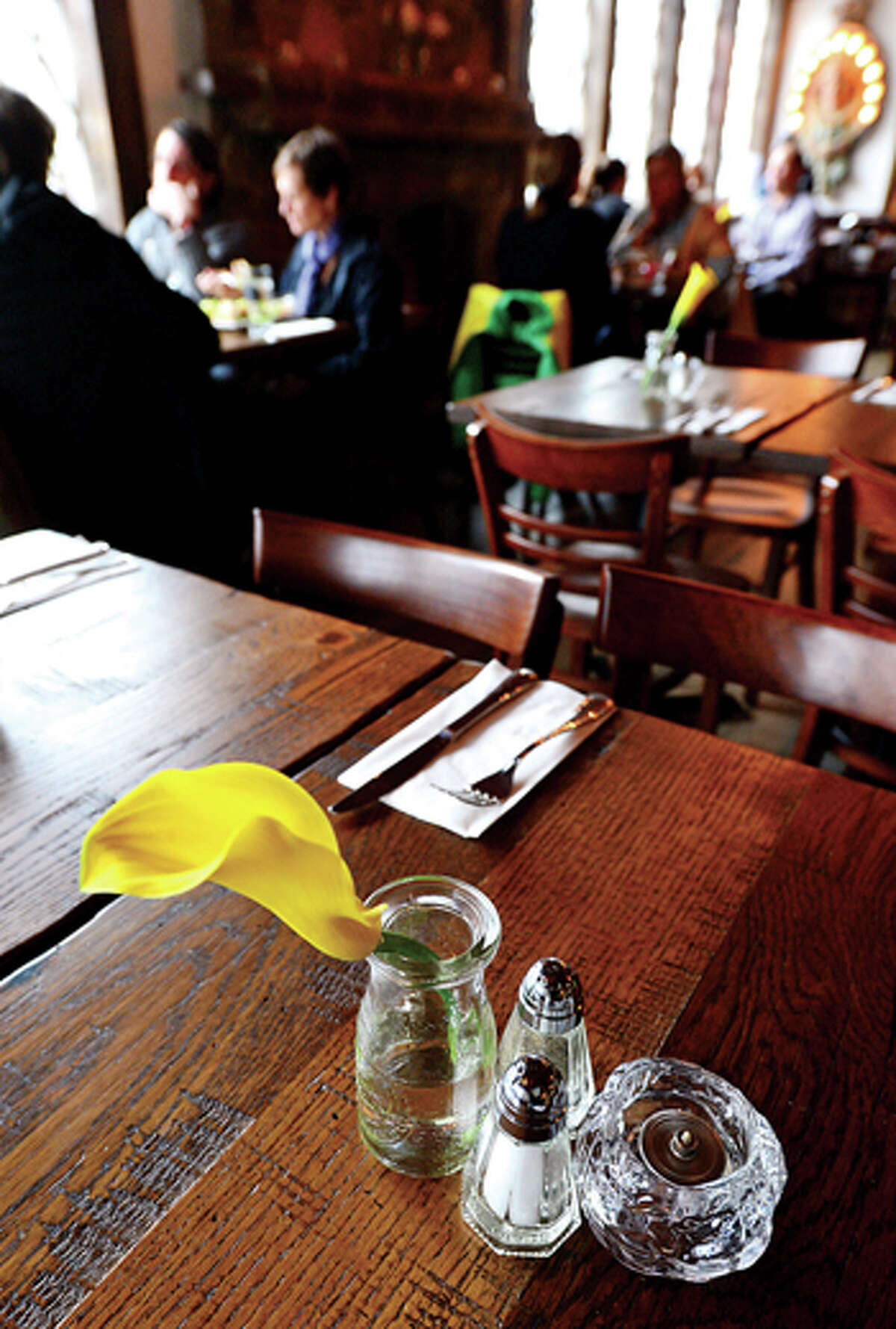 Little Pub brings English fare and feel to Wilton
