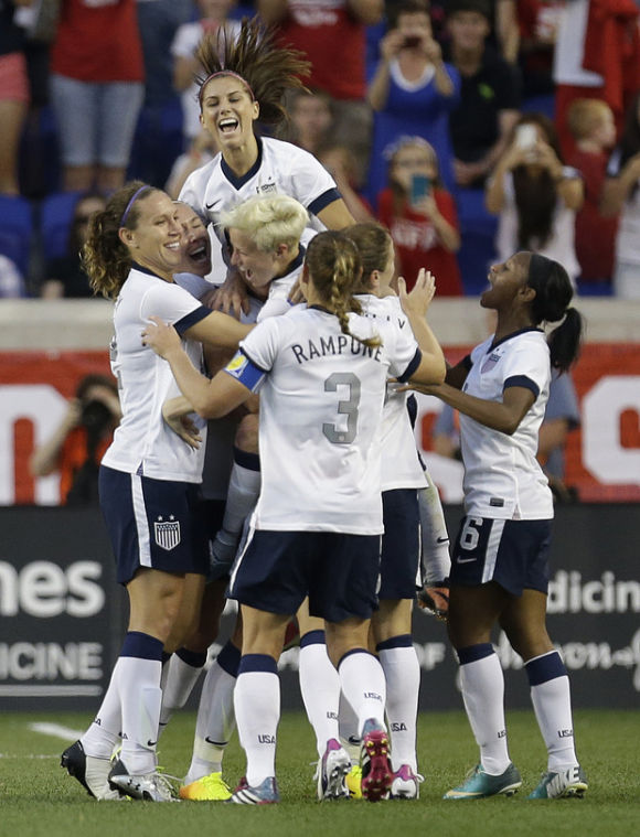 Wambach breaks Hamm's mark for career goals