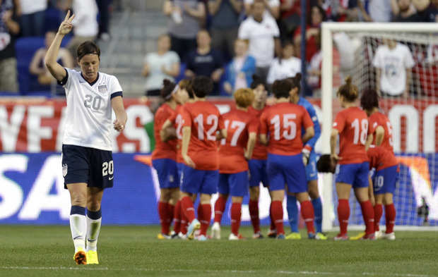 Wambach breaks Hamm's mark for career goals