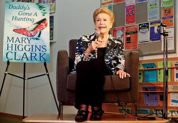 Mary Higgins Clark, 'Queen of Suspense,' visits Wilton Library