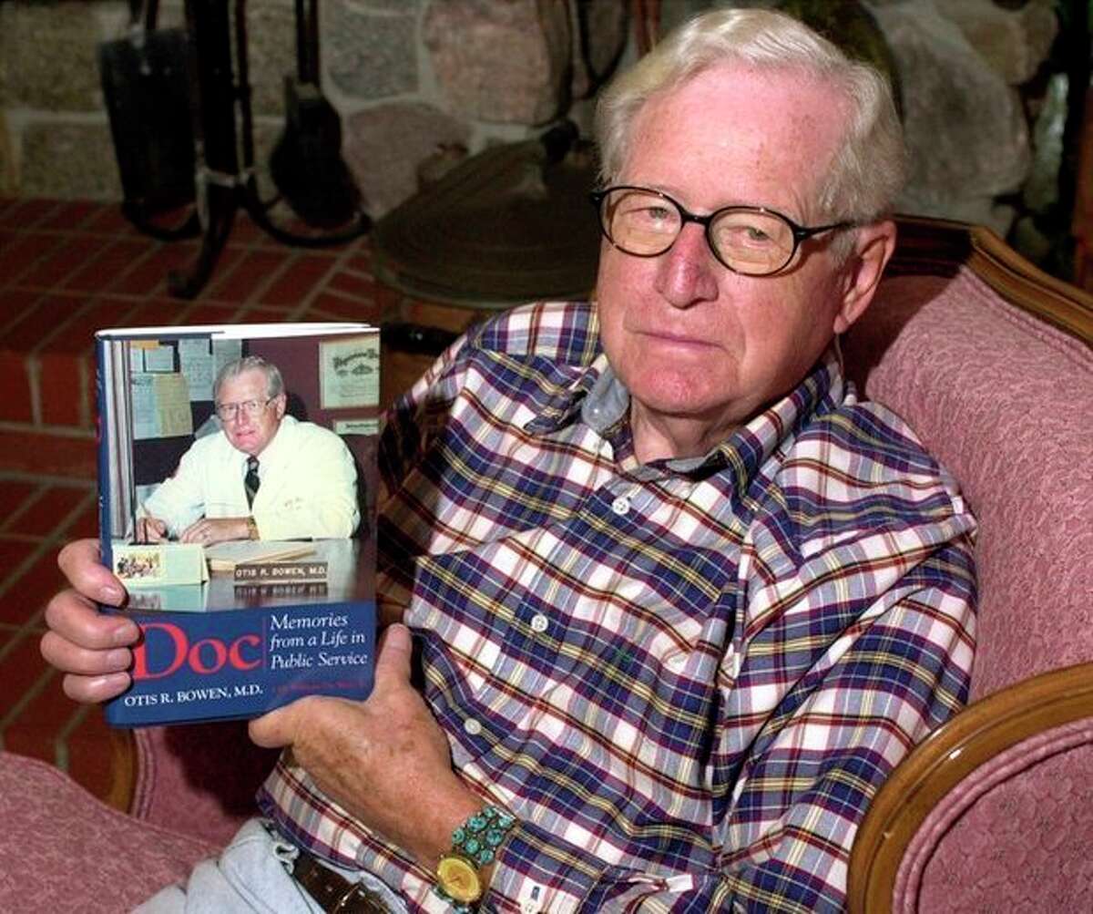 Ex-Ind. governor, HHS head Otis Bowen dies at 95