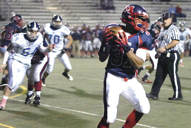 McMahon football overcomes penalties, Ludlowe 27-7