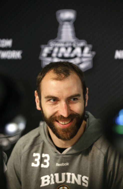 Chara, Bruins look to contain Blackhawks