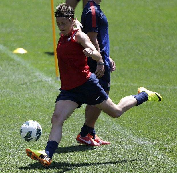 Wambach needs 3 goals to break Hamm's record
