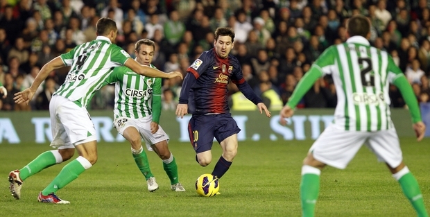 Messi breaks 40-year record with 86th goal of 2012