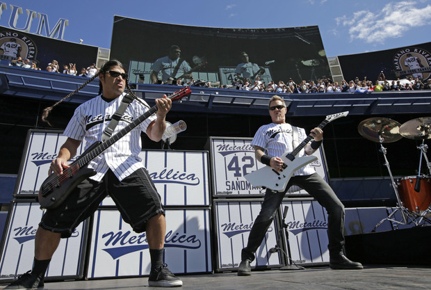 Yankees honor Rivera in pregame ceremony