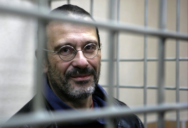 Russia drops piracy claims vs Greenpeace activists