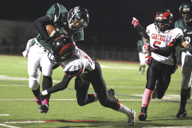 HS football: Norwalk rallies to beat Bridgeport Central