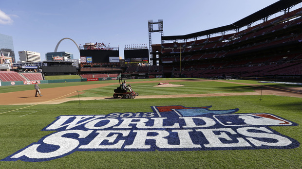 World Series scene shifts, Cards right at home