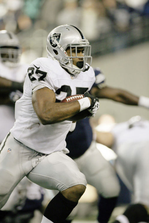 Murray gets 3 TDs, Cowboys rally by Raiders 31-24