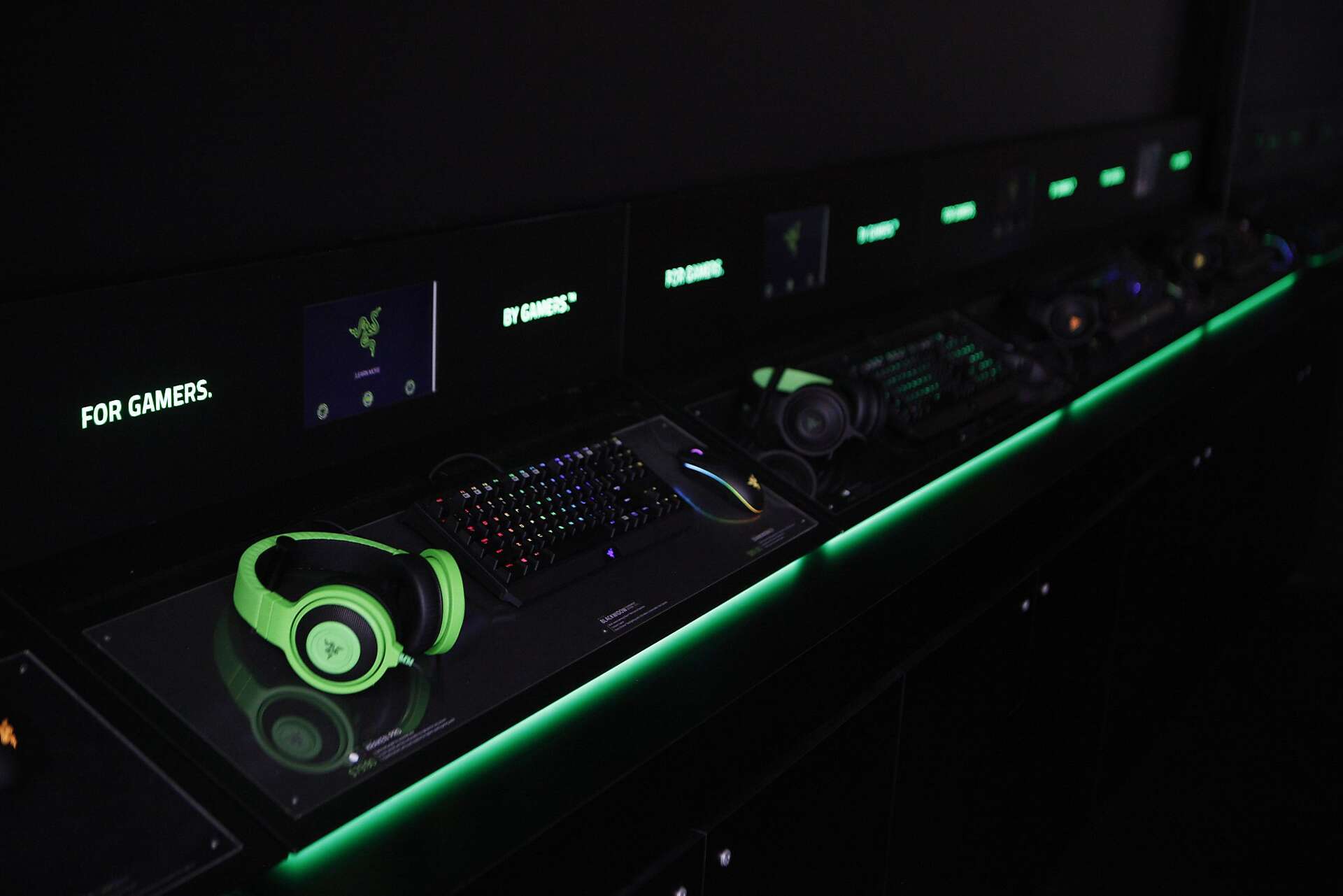 Razer attracts gamers with Westfield mall store