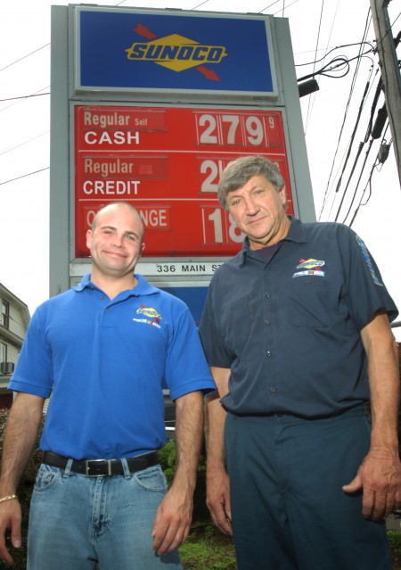 Sunoco station owners join forces
