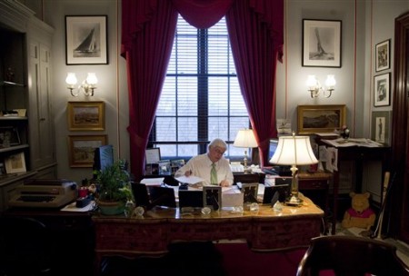 Connecticut's longest serving senator bids farewell in speech