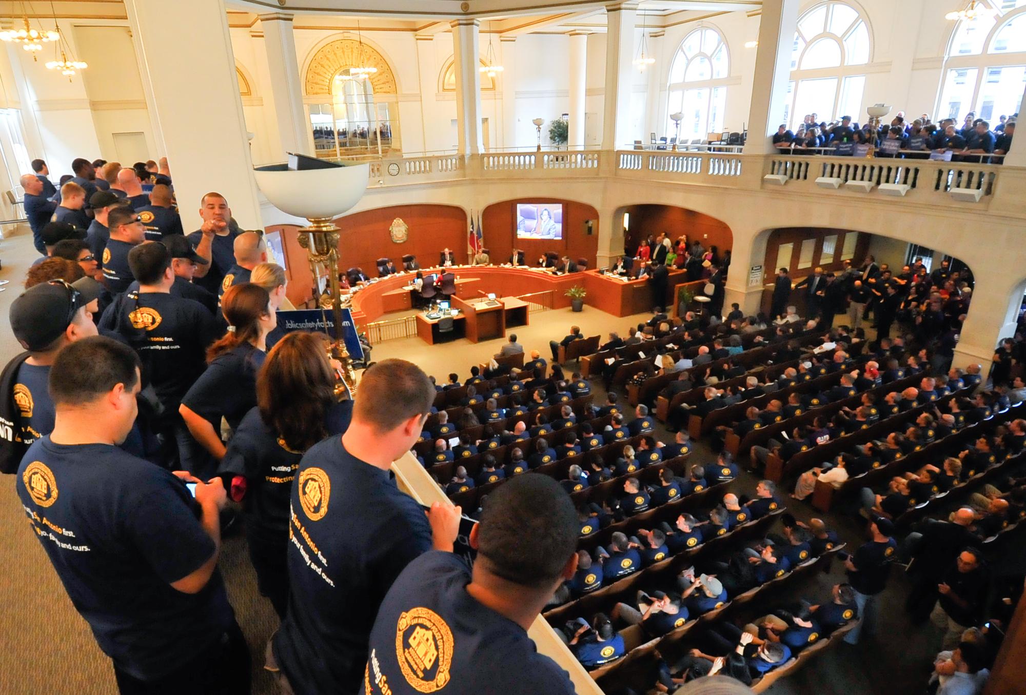 Police union votes to accept contract