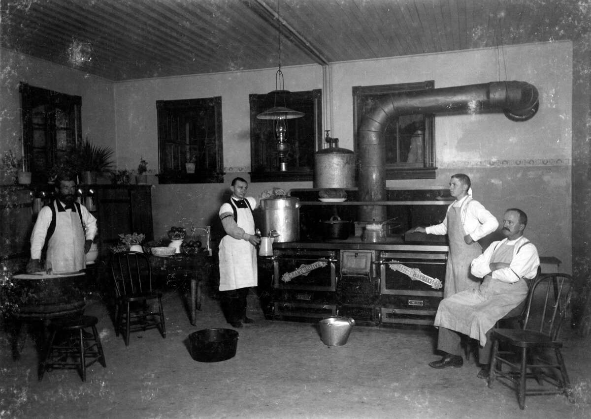 What life was like in San Antonio, before air conditioning