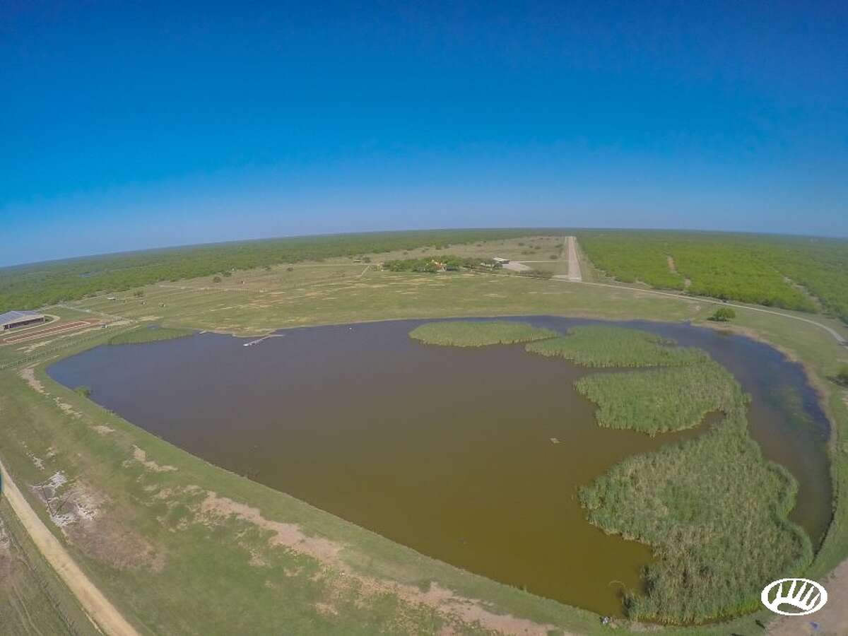 Ex-MLB All-Star Chipper Jones drops price on his Double Dime ranch from ...