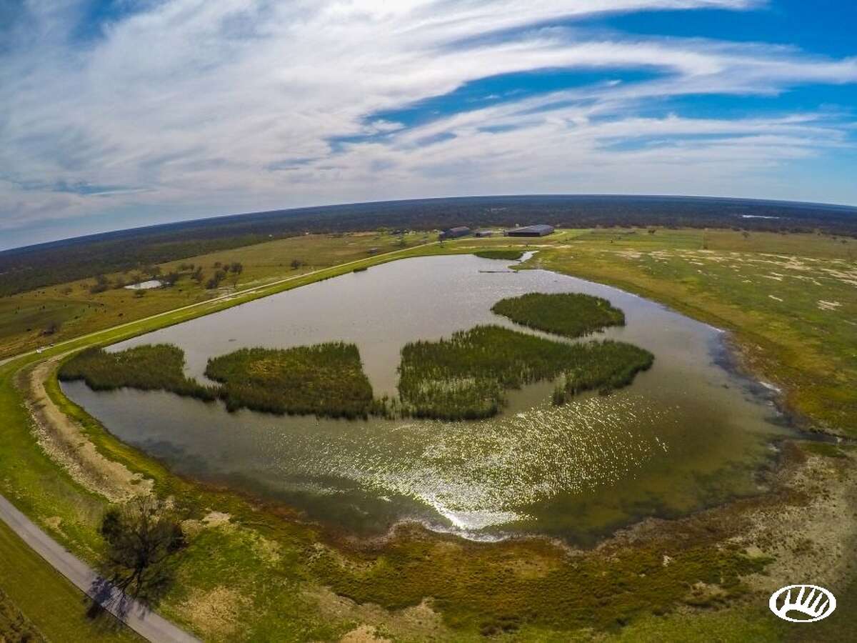 Ex-MLB All-Star Chipper Jones drops price on his Double Dime ranch from ...