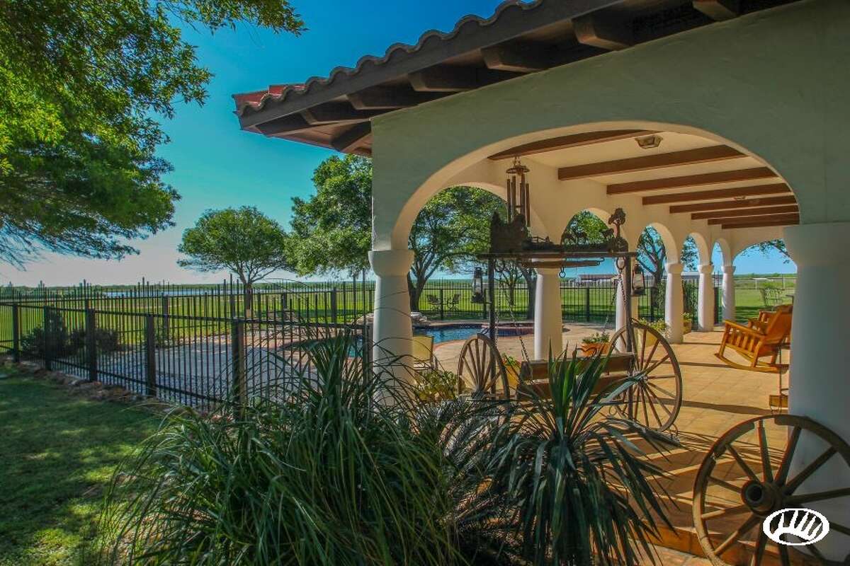 Ex-MLB All-Star Chipper Jones drops price on his Double Dime ranch from ...