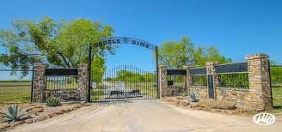 Ex-MLB All-Star Chipper Jones drops price on his Double Dime ranch from ...