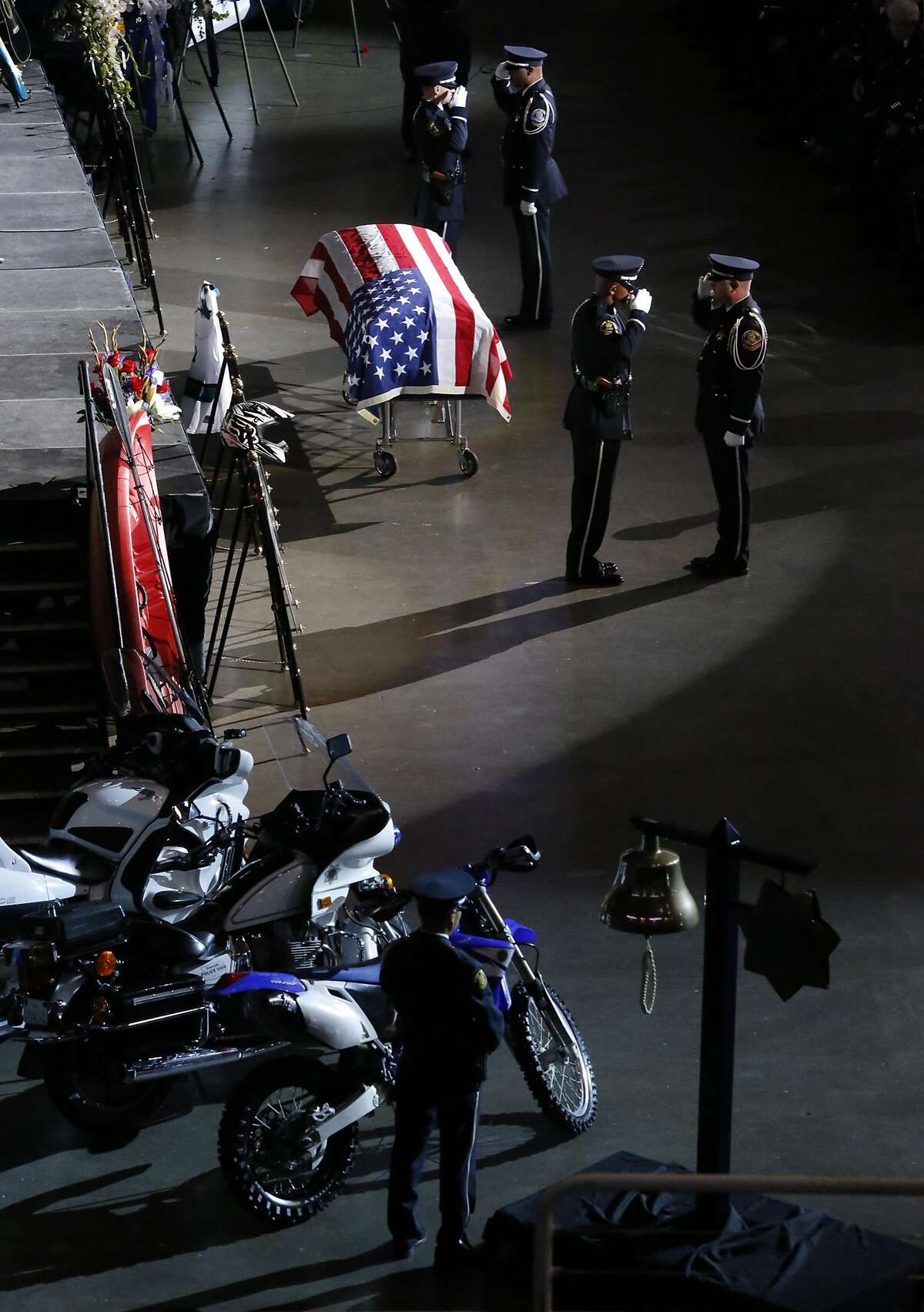 Thousands pay tribute to San Jose police officer killed in crash
