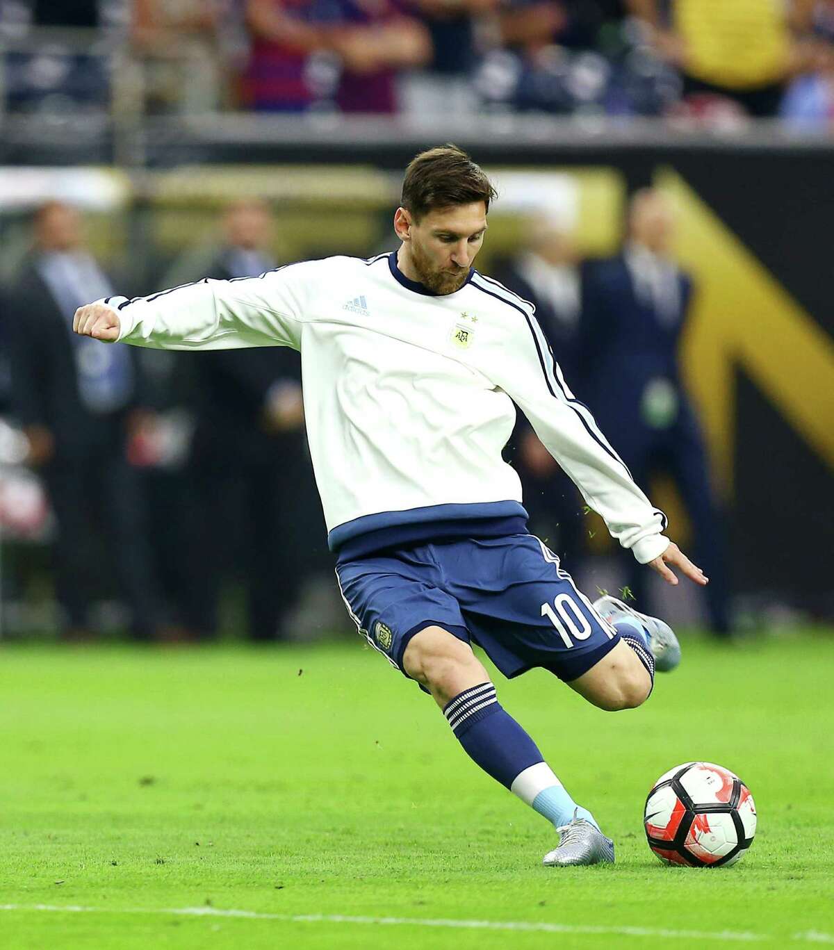 Lionel Messi dazzles as Argentina dominates USA in Copa America semi