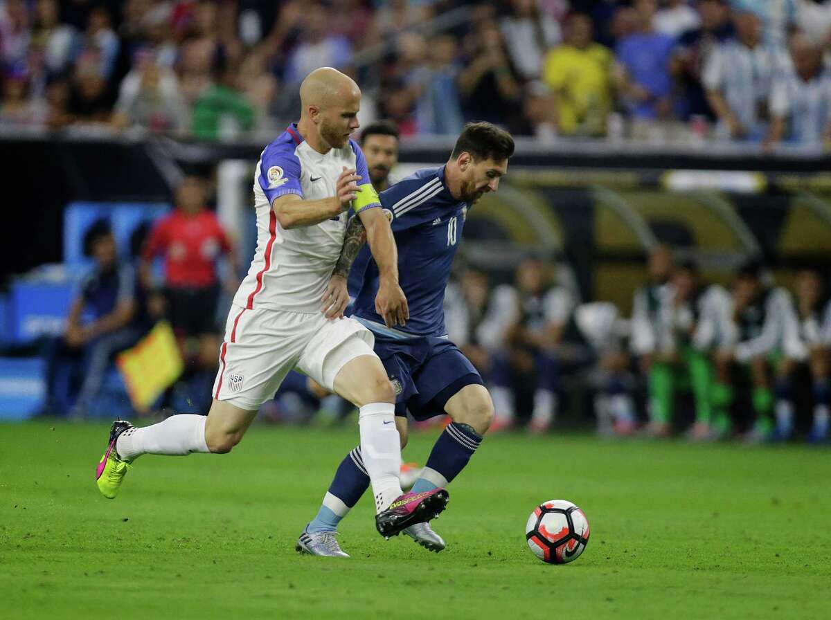 Lionel Messi dazzles as Argentina dominates USA in Copa America semi