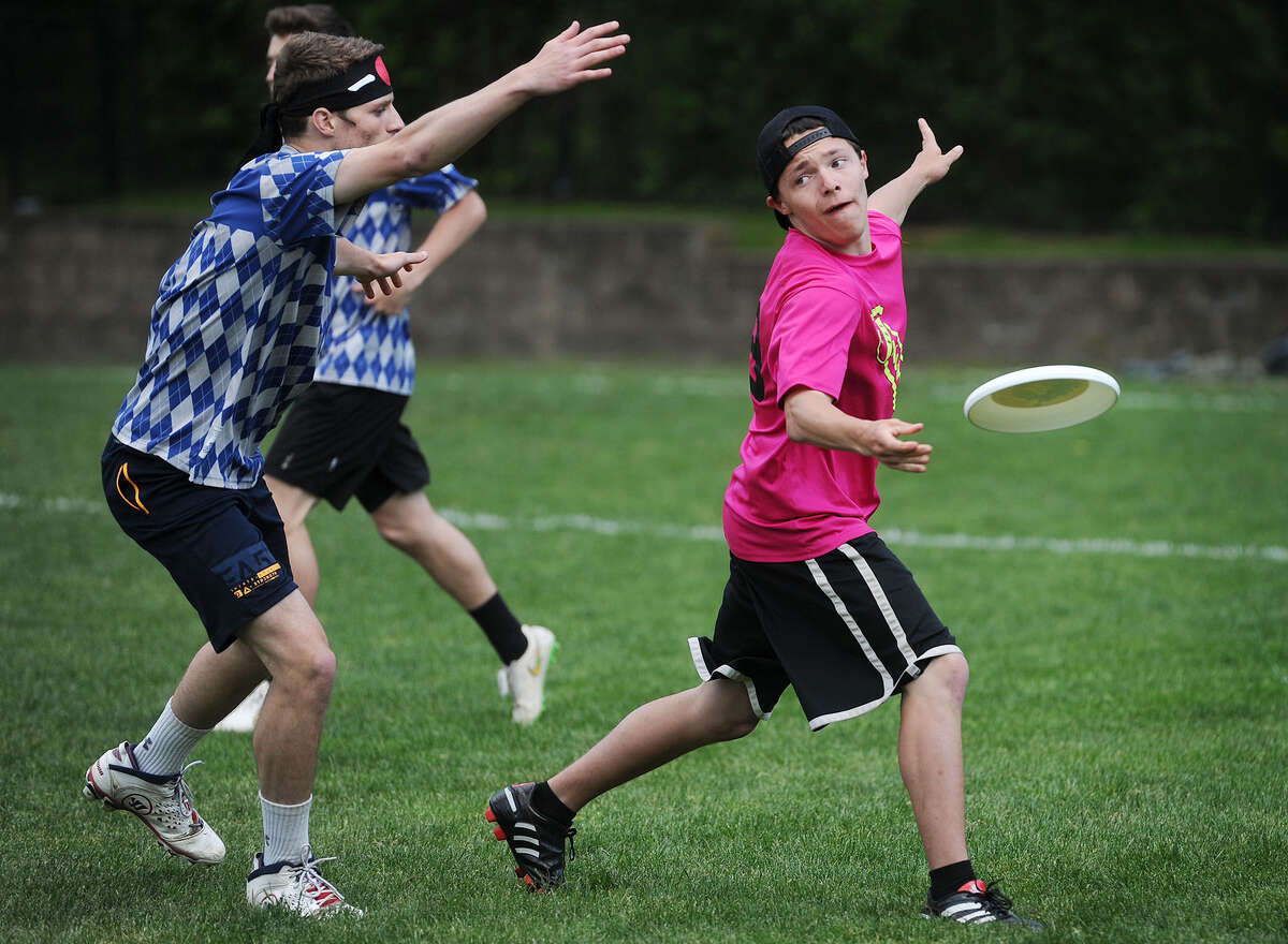 Ultimate frisbee fans toss it out as fun, safe alternative sport