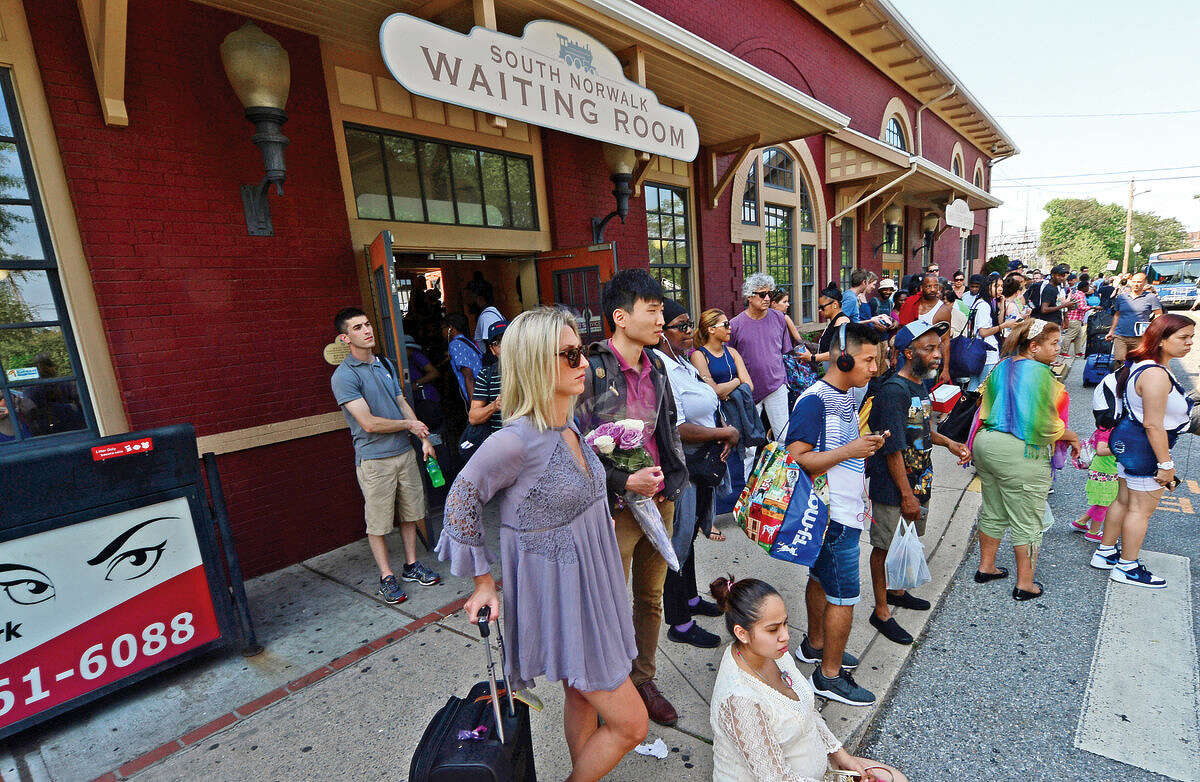 Stuck Norwalk train bridge delays Metro-North — again