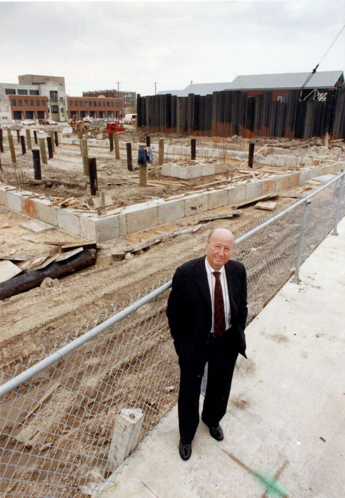 George Mitchell's legacy: a shale revolution, a 'revolutionary' city ...