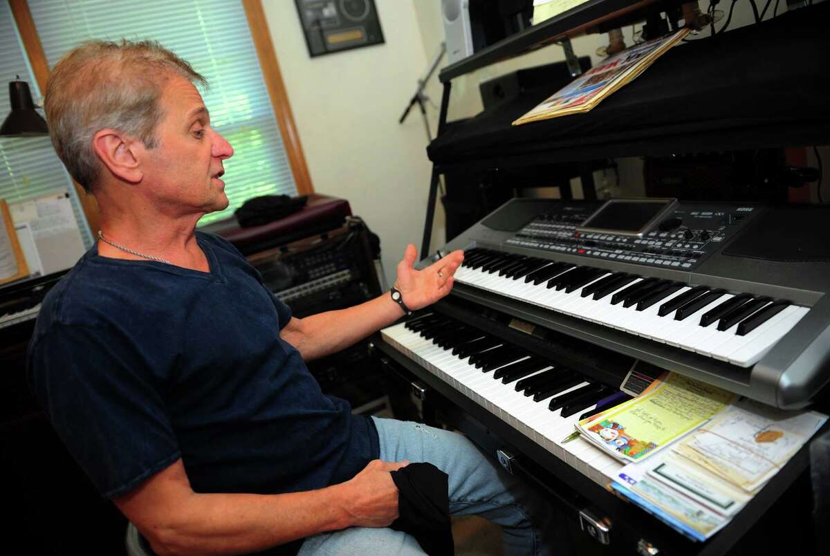 Fundraiser for Na Na Hey Hey Kiss Him Goodbye singer/songwriter