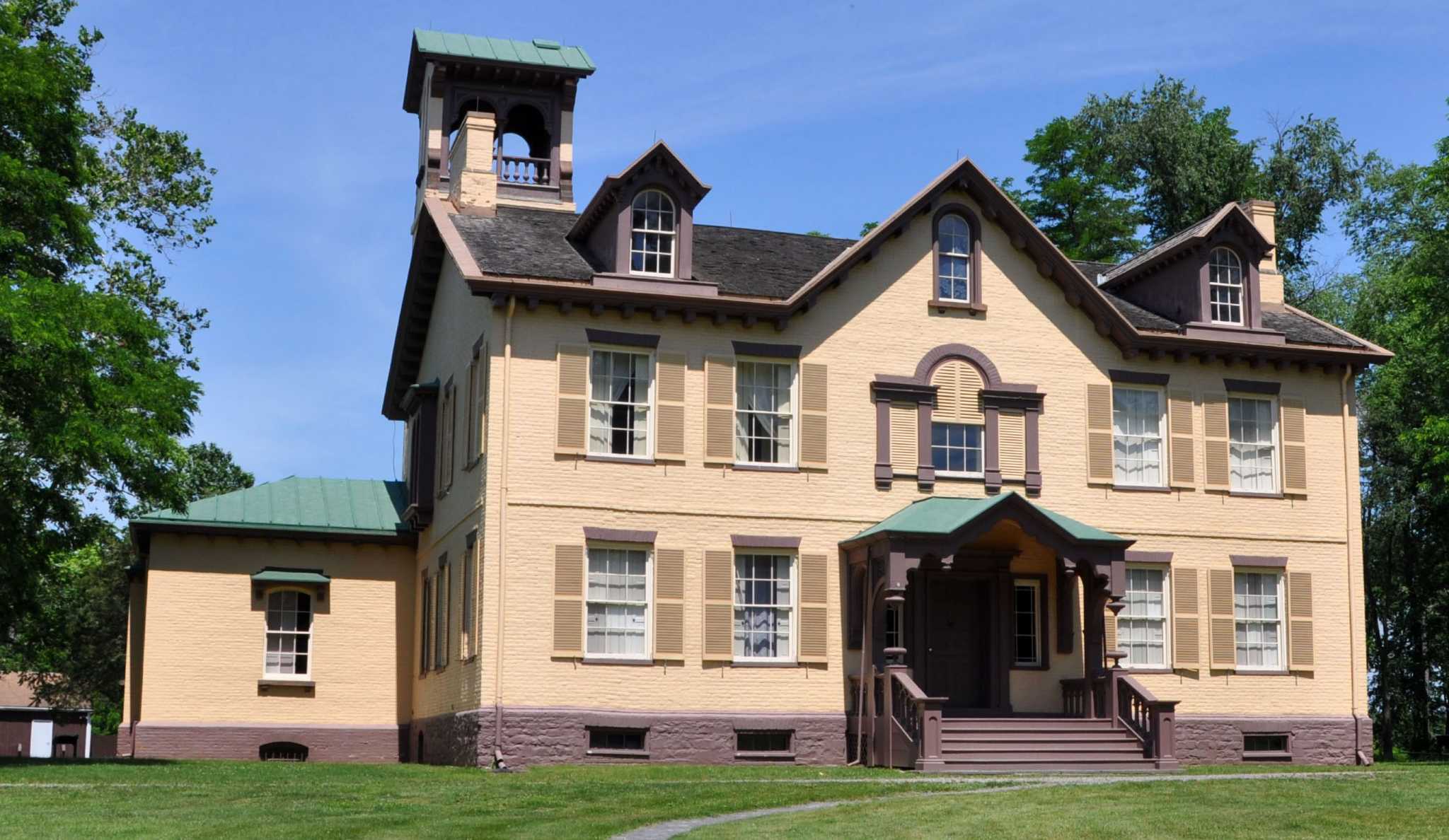 Here are the Capital Region's most affluent communities