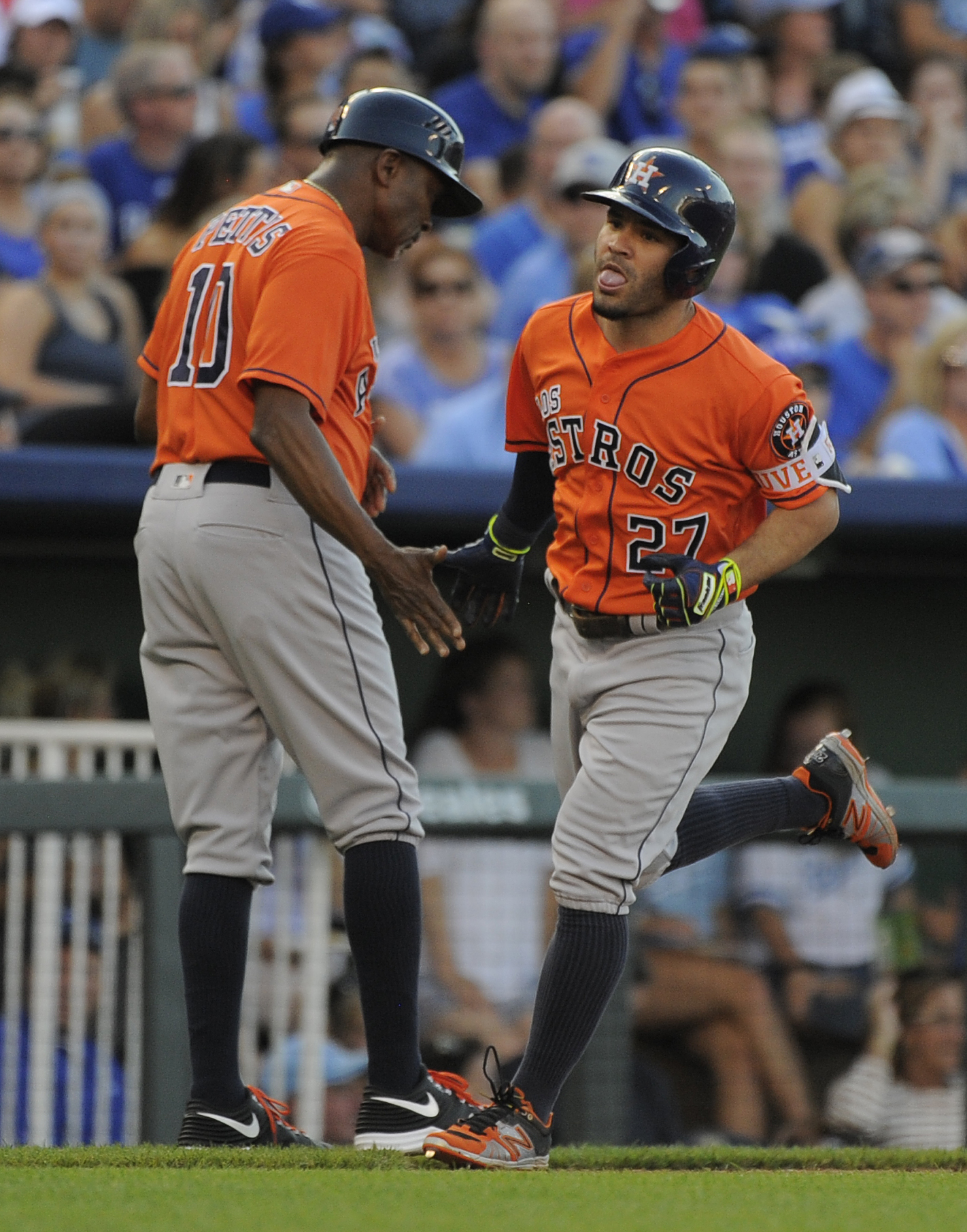 Astros score seven in second, blast Royals