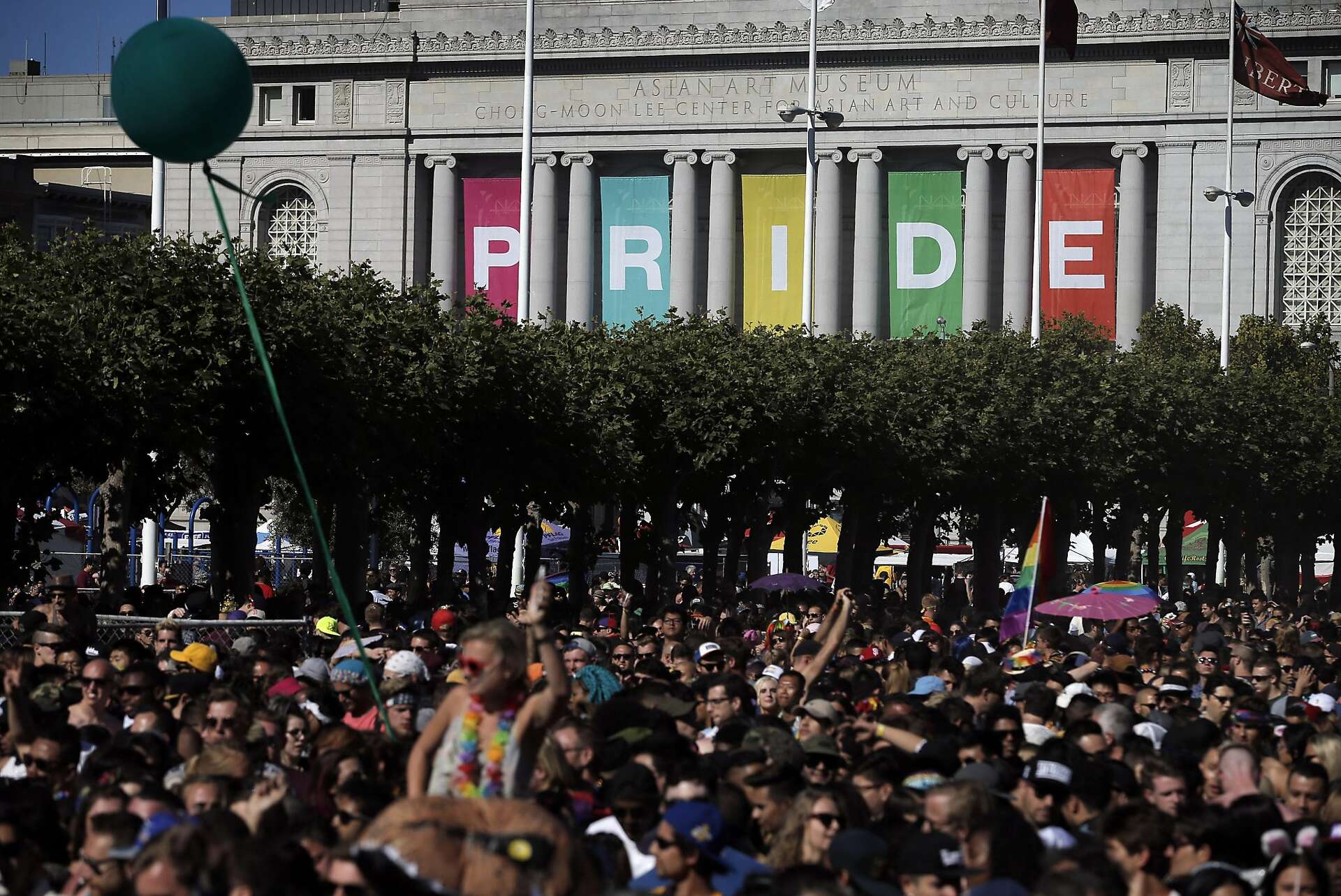 Live coverage of the 2016 SF Pride parade