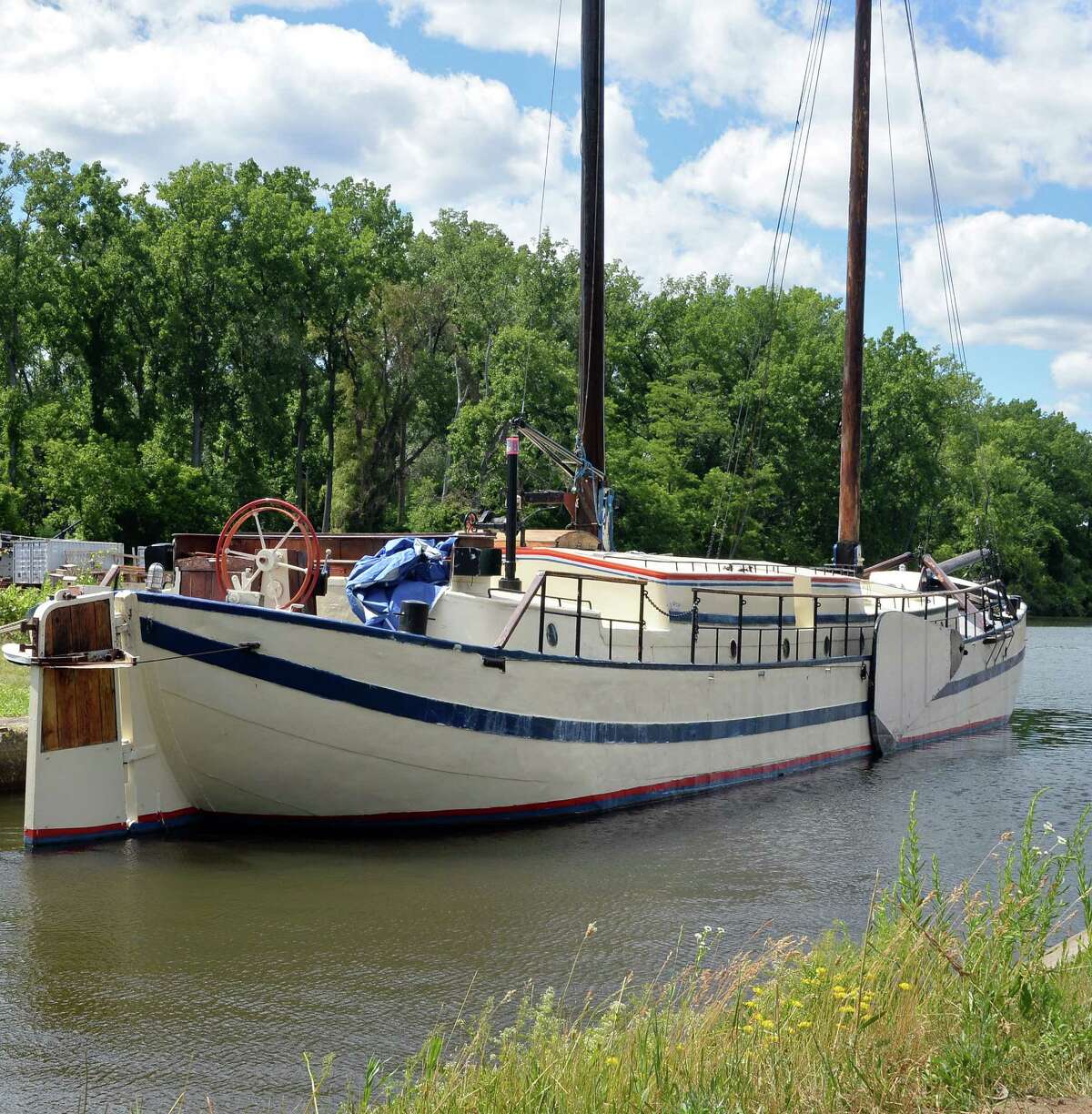 Restoring historic Dutch barge that fed residents in WWII