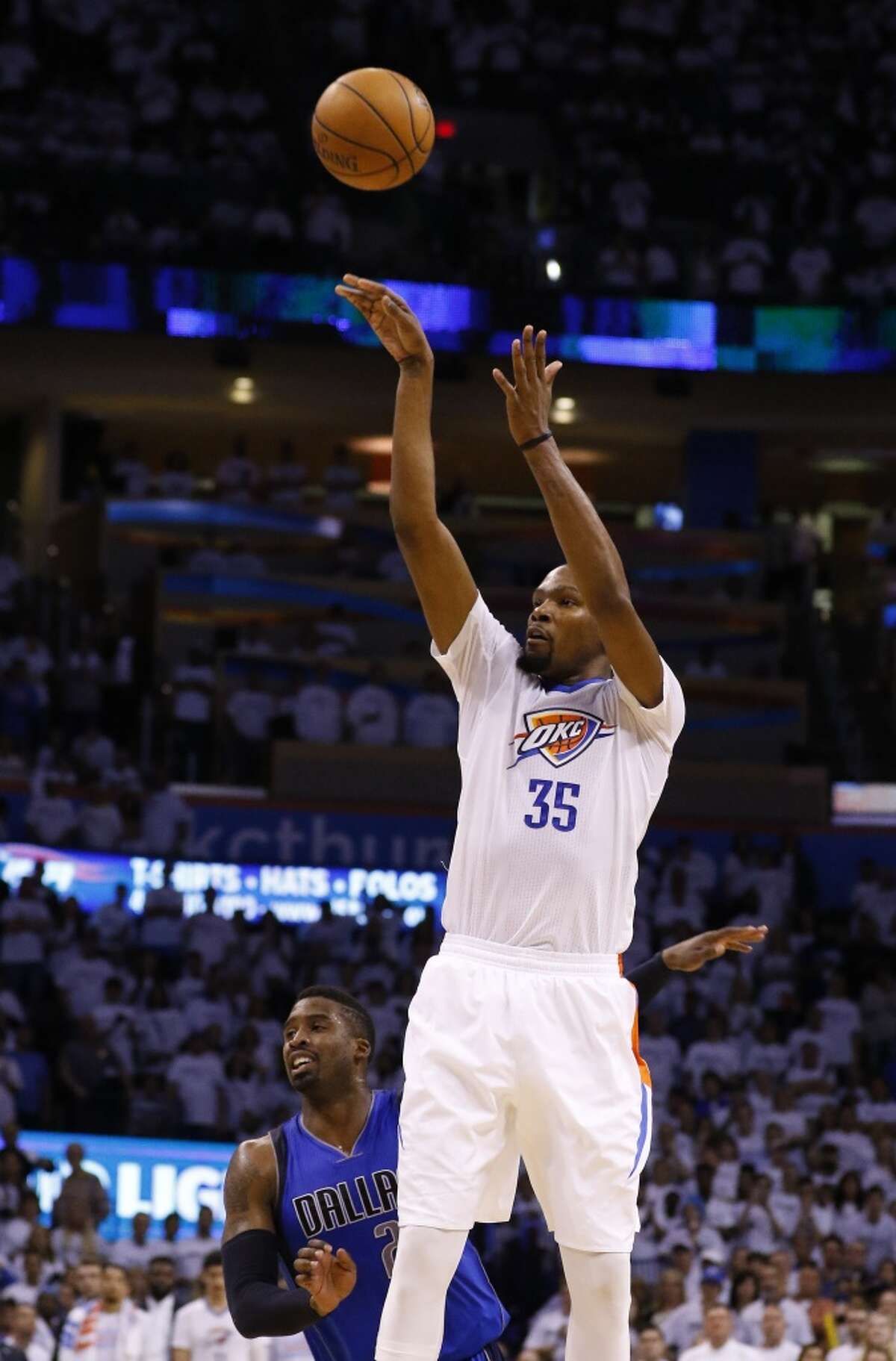 Warriors make star-studded pitch to Kevin Durant