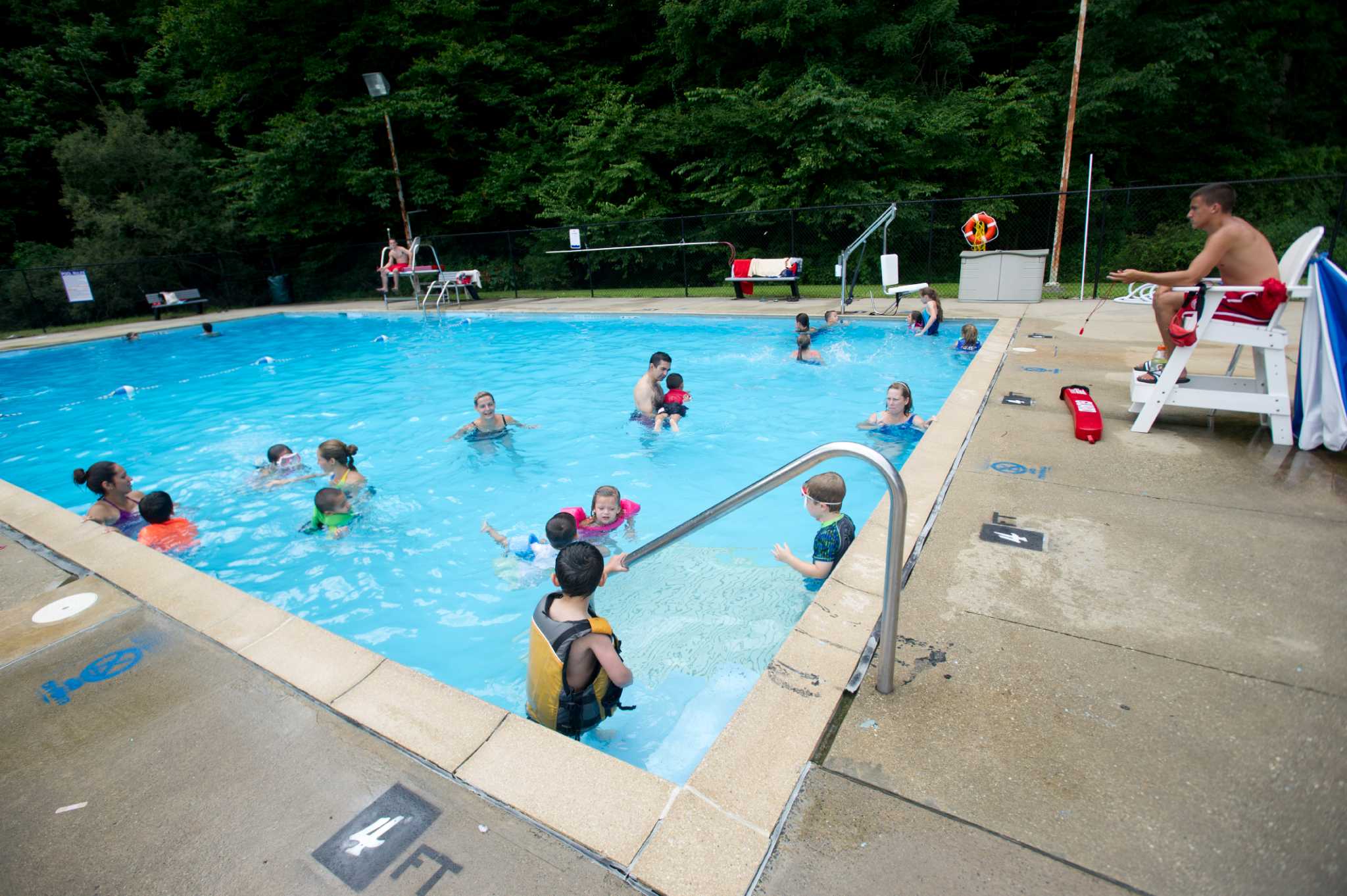 Stamford city pool now open seven days a week