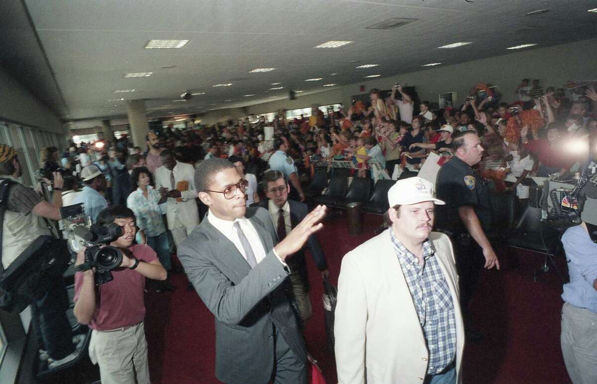 30 years ago: Closing time at the Shamrock, Fame City, Hands Around Houston