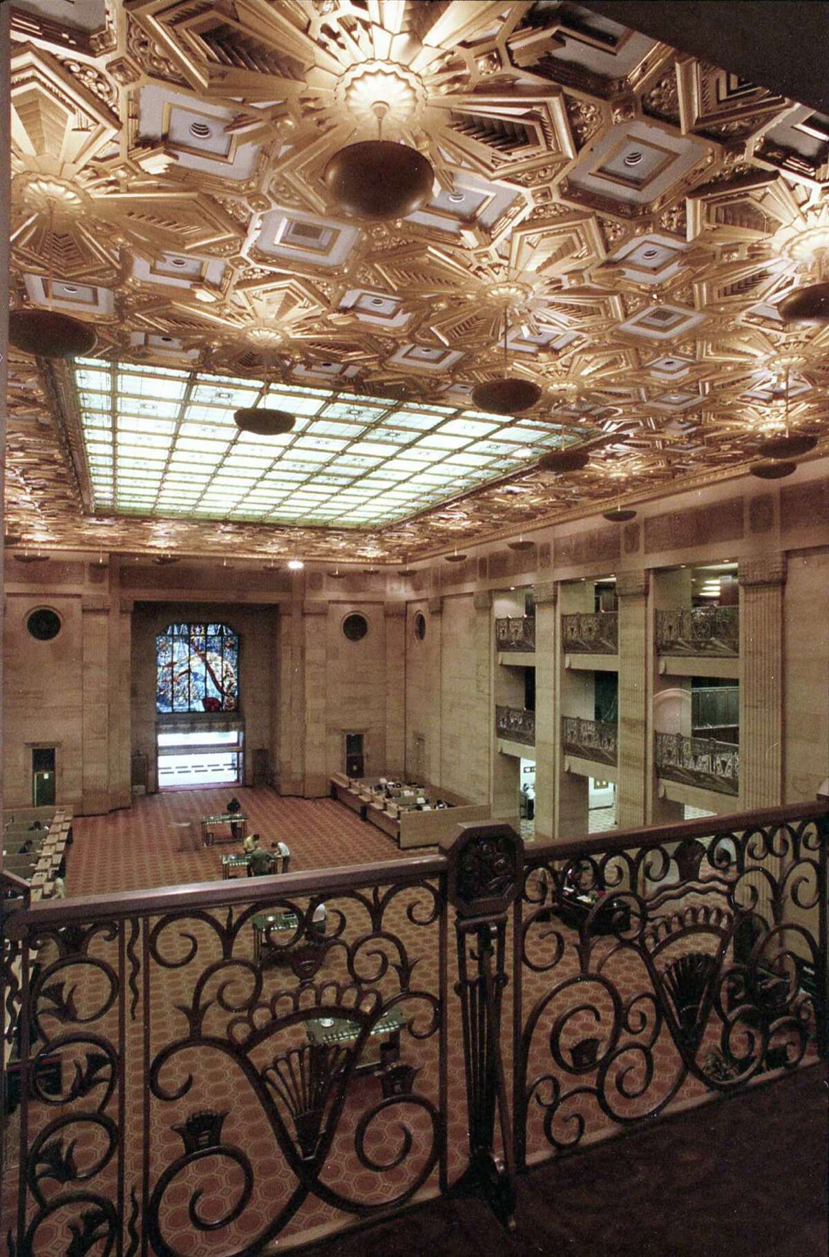30 years ago: Closing time at the Shamrock, Fame City, Hands Around Houston
