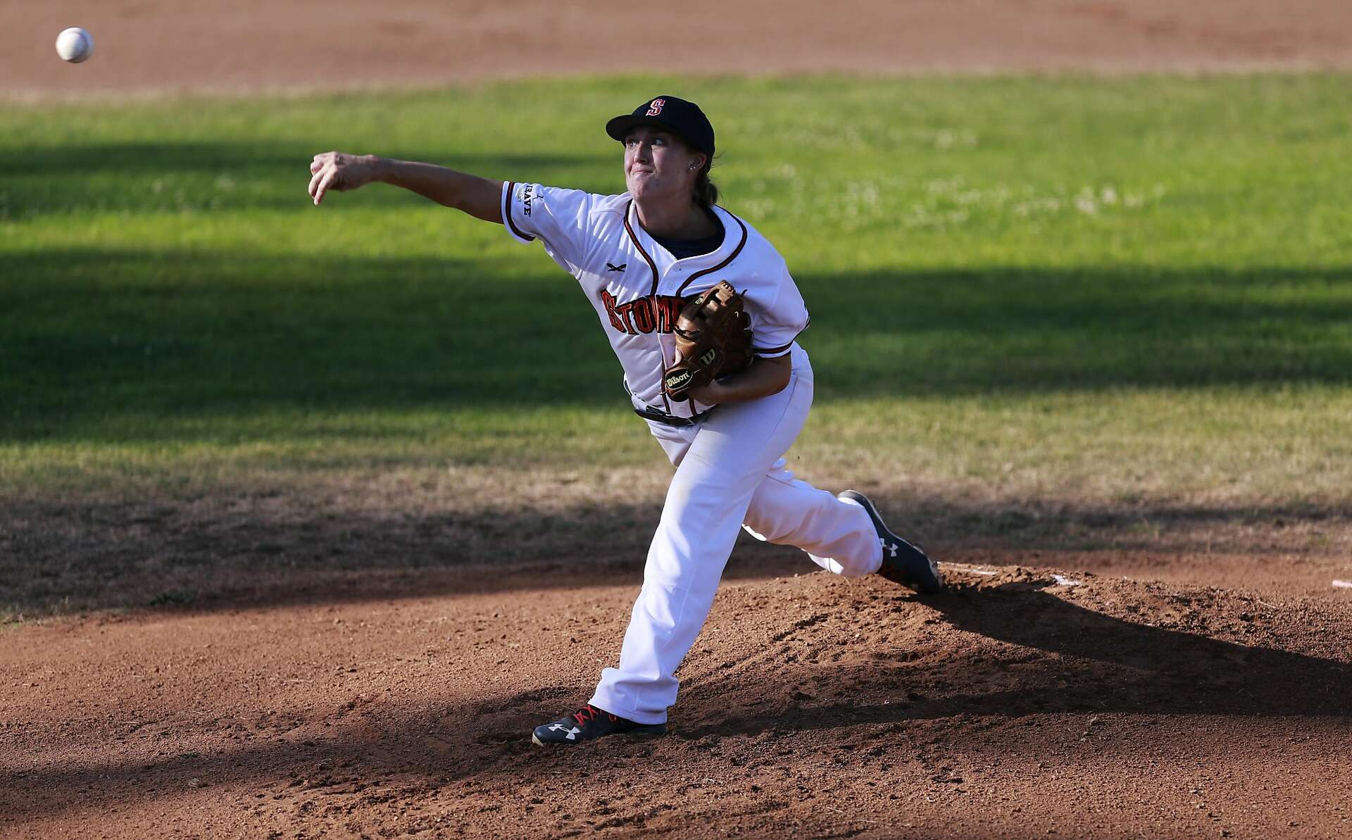 2 women make baseball history in debut with Sonoma Stompers