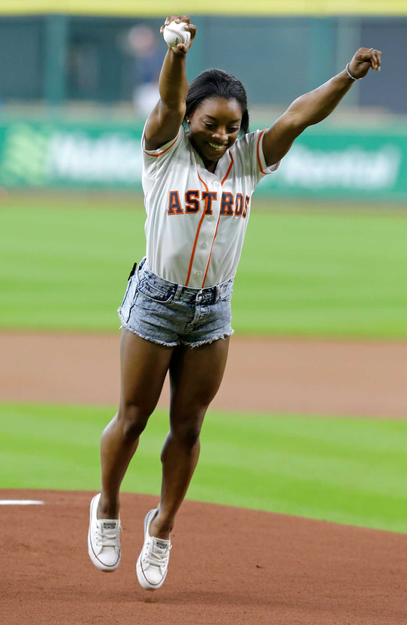 Simone Biles throws out Astros first pitch in style