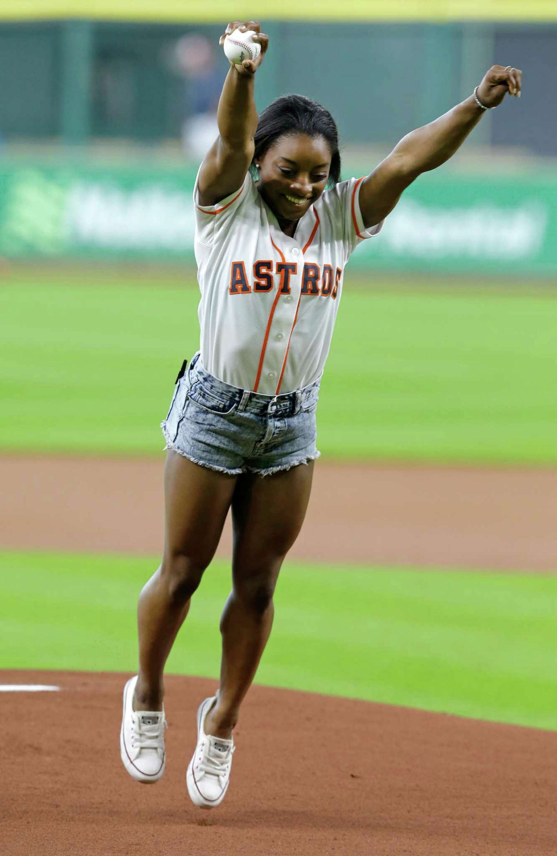 Simone Biles throws out Astros first pitch in style