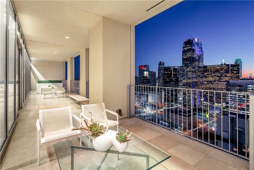 Flamboyant Dallas socialite's onetime penthouse back on the market