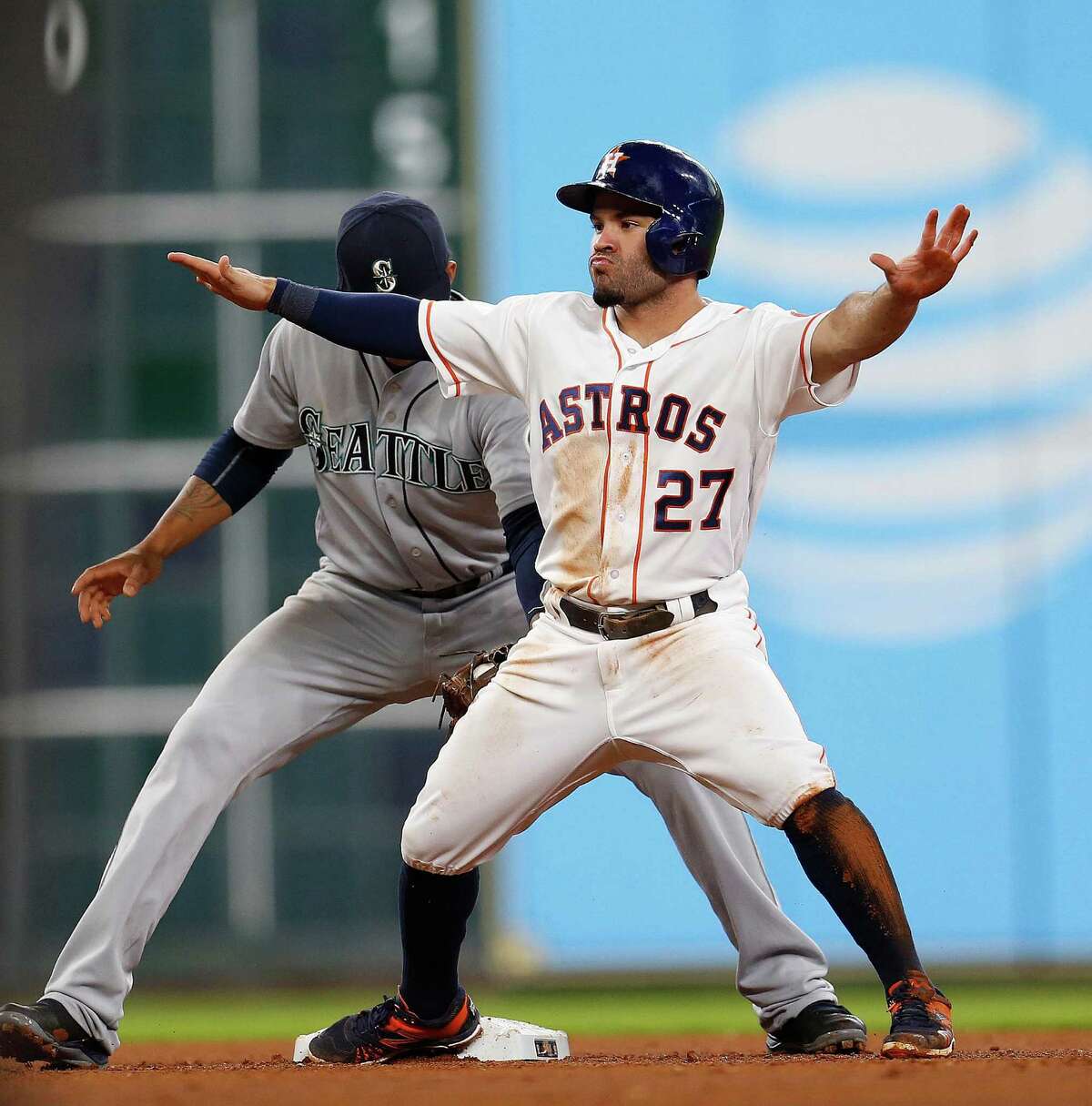 Simone Biles throws out Astros first pitch in style