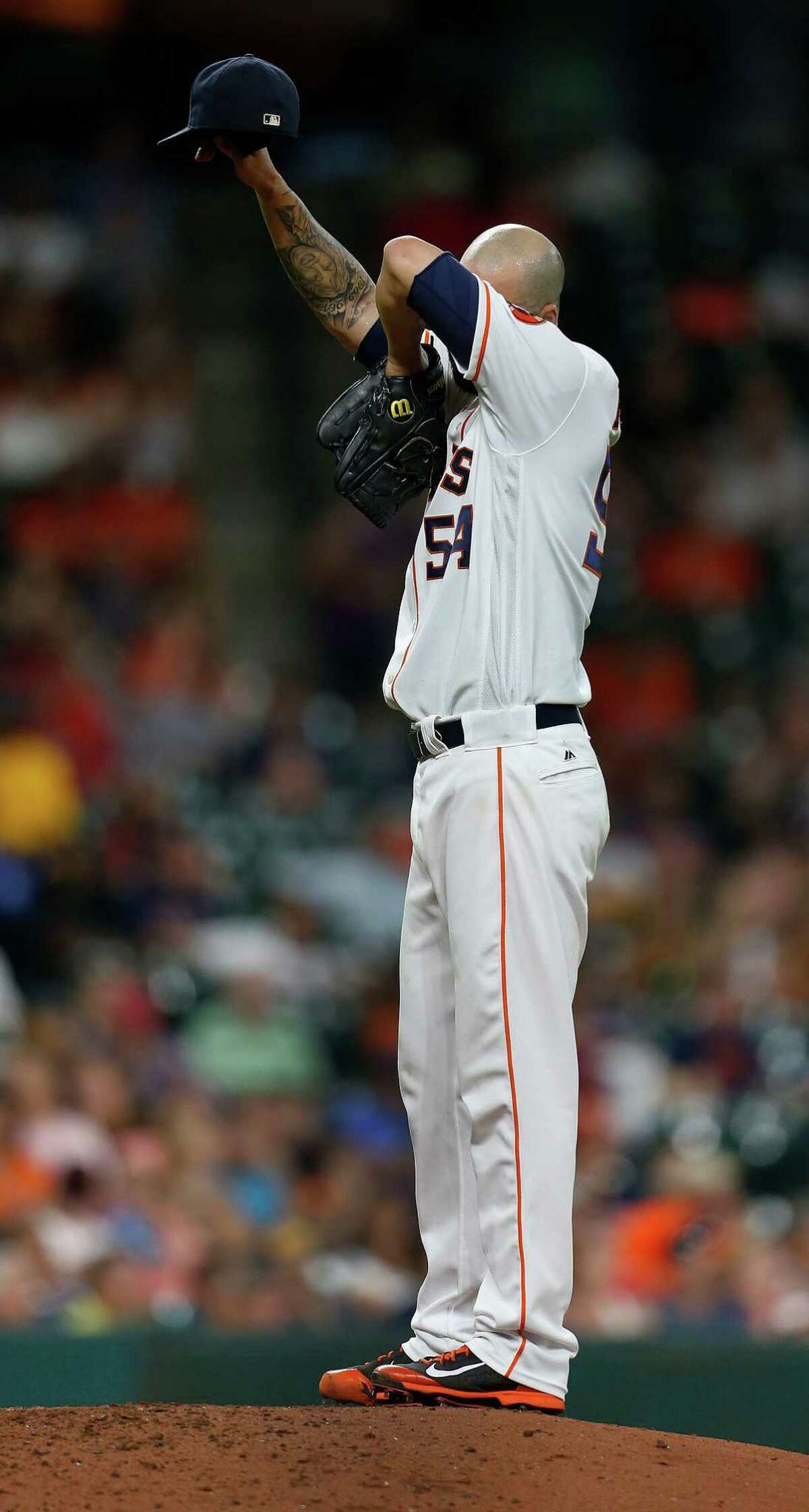 Simone Biles throws out Astros first pitch in style