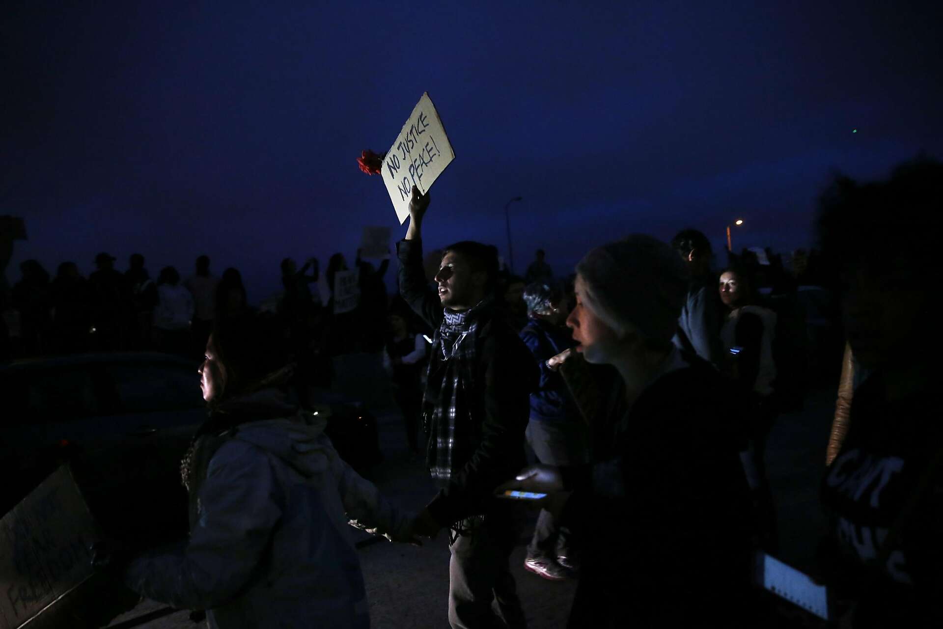 About 2,000 rally in Oakland in reaction to police shootings
